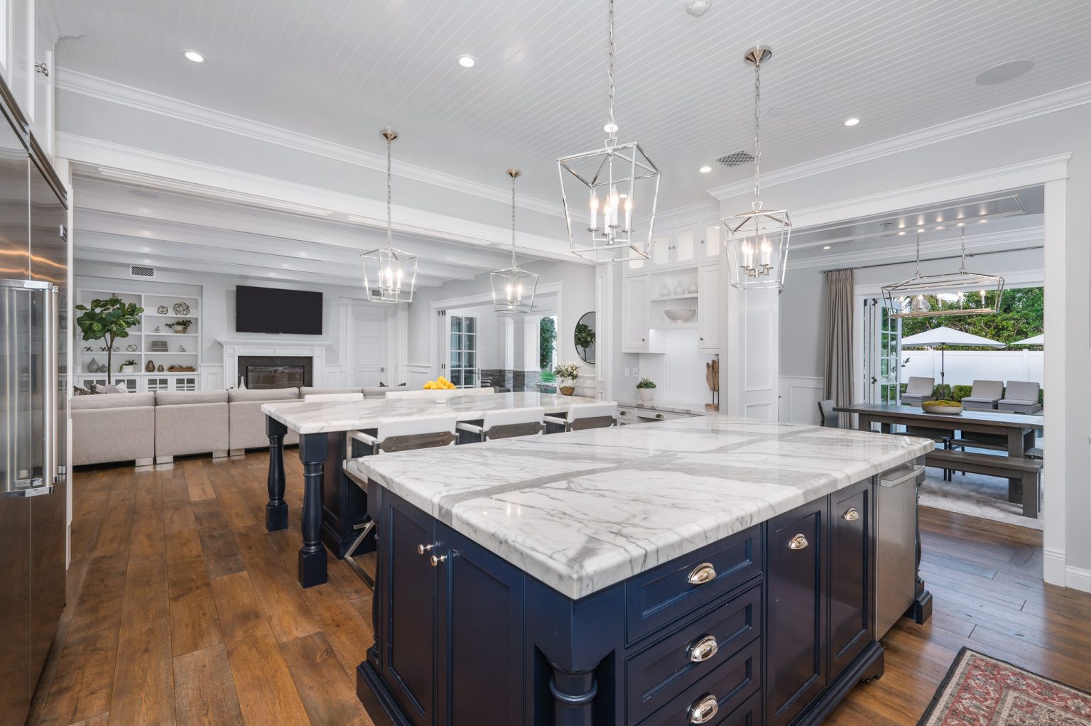 Creating Contrast: Pairing Dark Cabinets with Light Marble Countertops