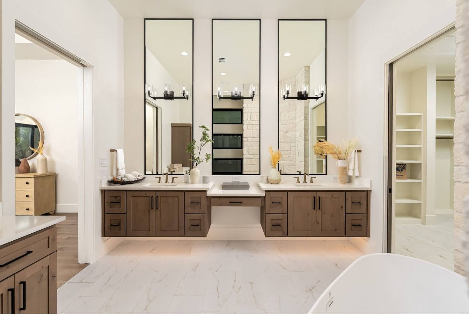 Countertop Layouts for Couples’ Bathrooms